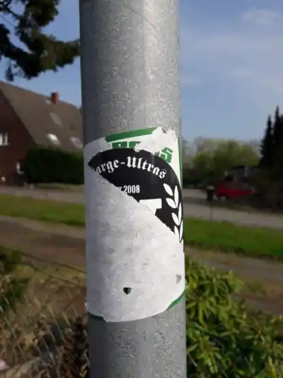 Aufkleber-Streit um rechte Ultras in Blumenthal