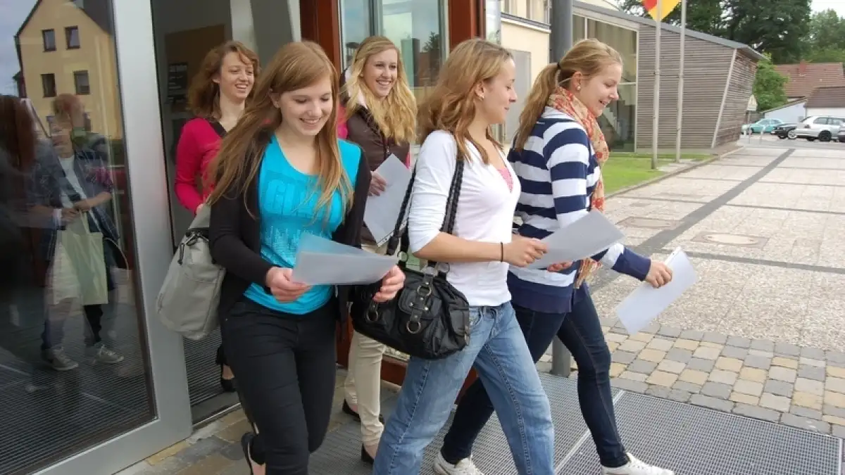 Schüler flitzen in die Ferien