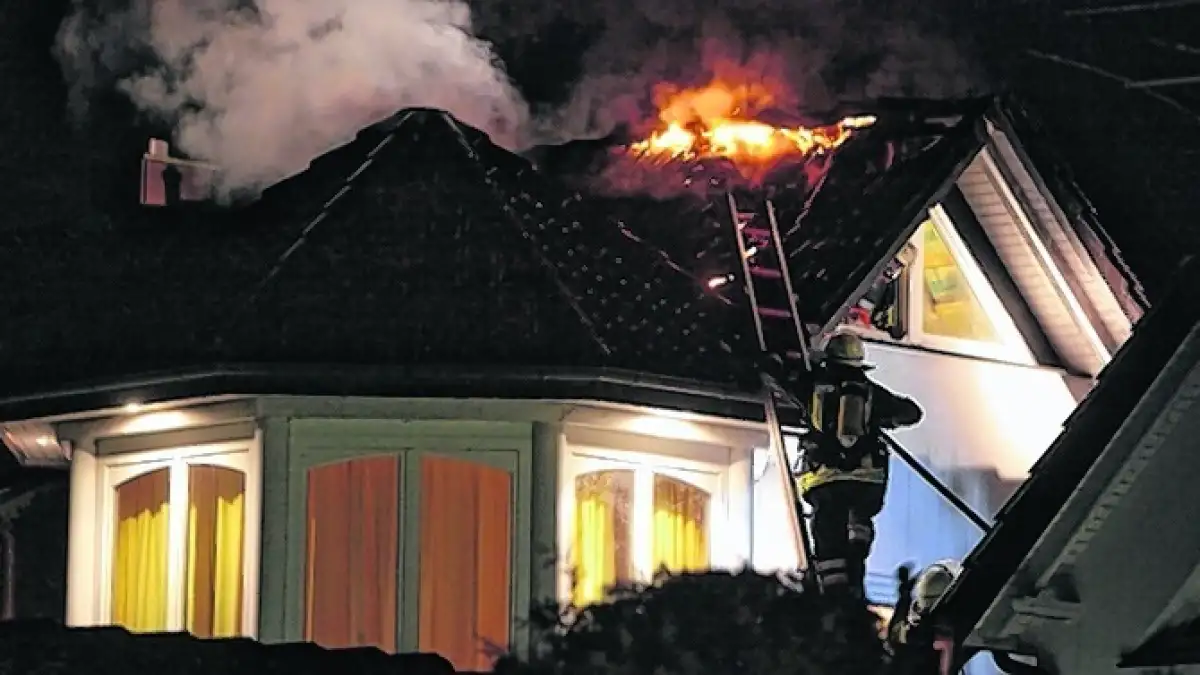 Rund 100 000 Euro Schaden bei Dachstuhlbrand