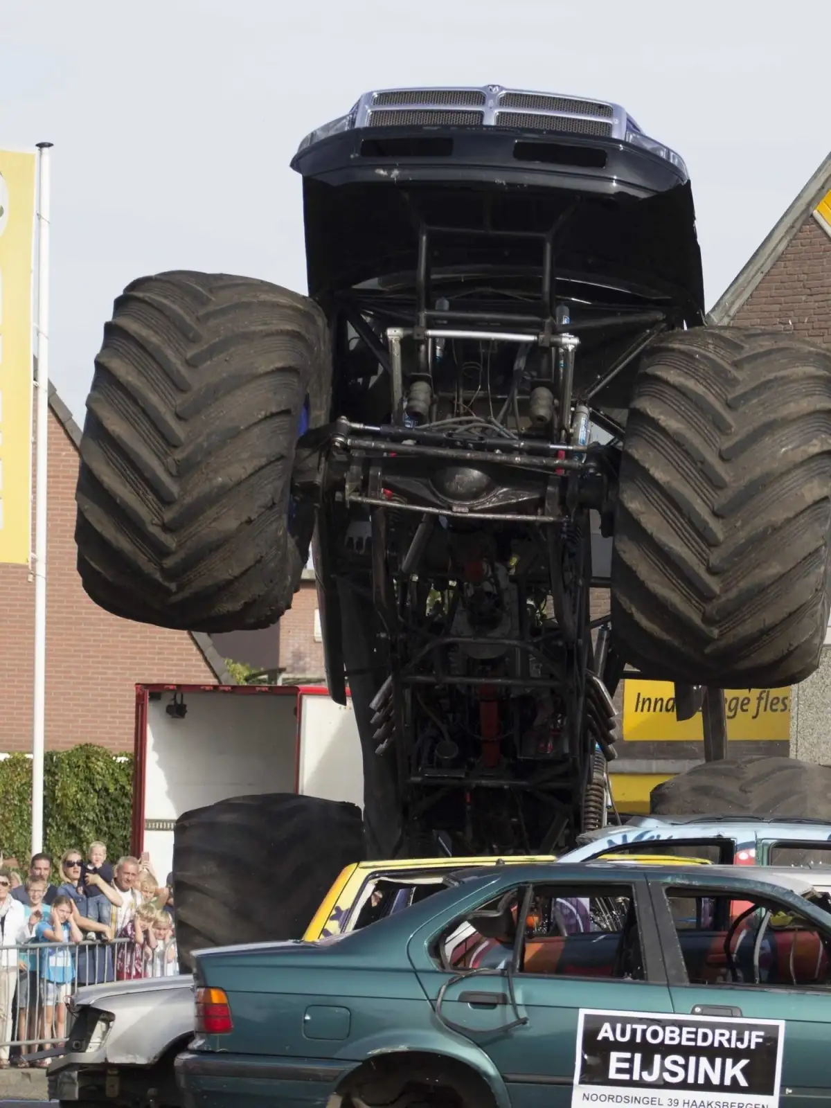Vorwürfe nach Unfall mit Monster-Truck