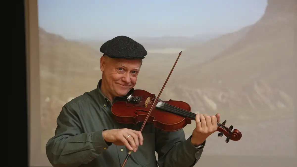 Wilfried Burger fidelt für Irland