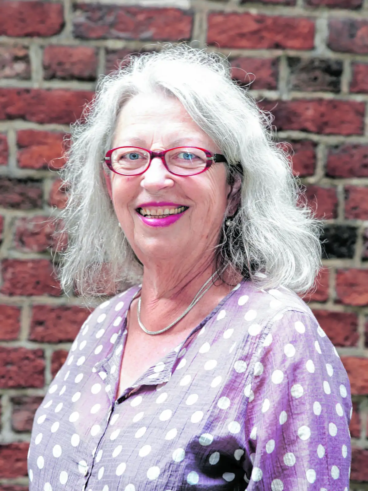 Eine Frau geht ihren Weg