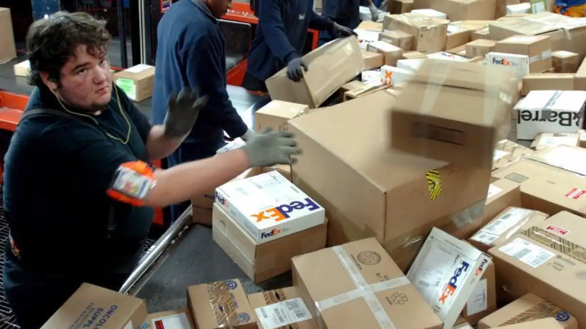 Logistikriese FedEx profitiert vom Onlineshopping