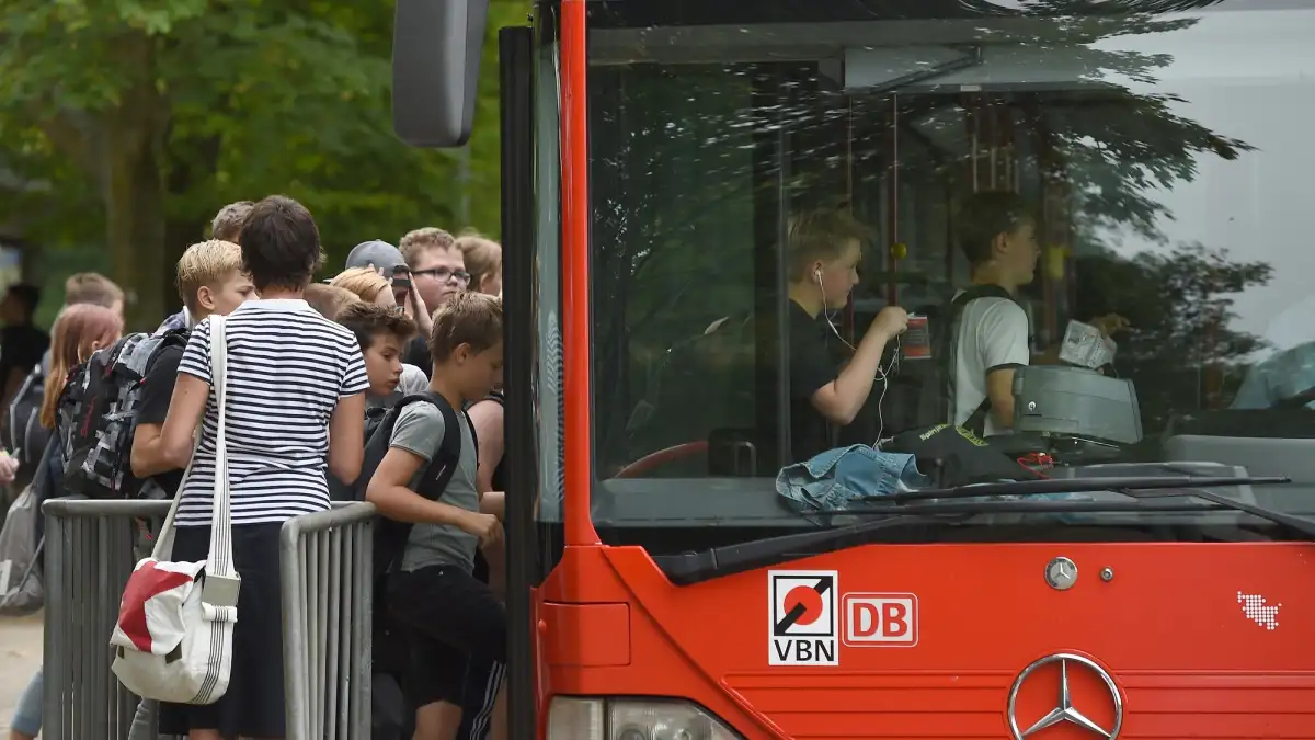 Erste Busse fahren bald wieder normal