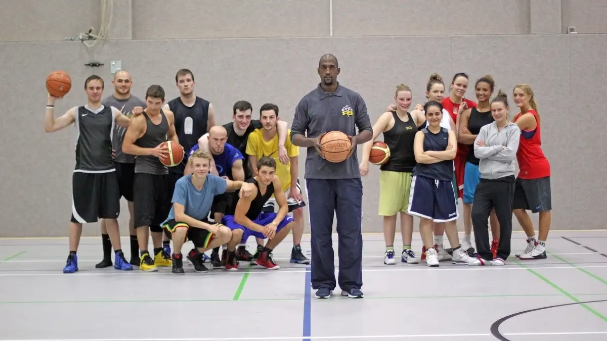 Ex-Basketballprofi Terryl Woolery trainiert bei den Badgers