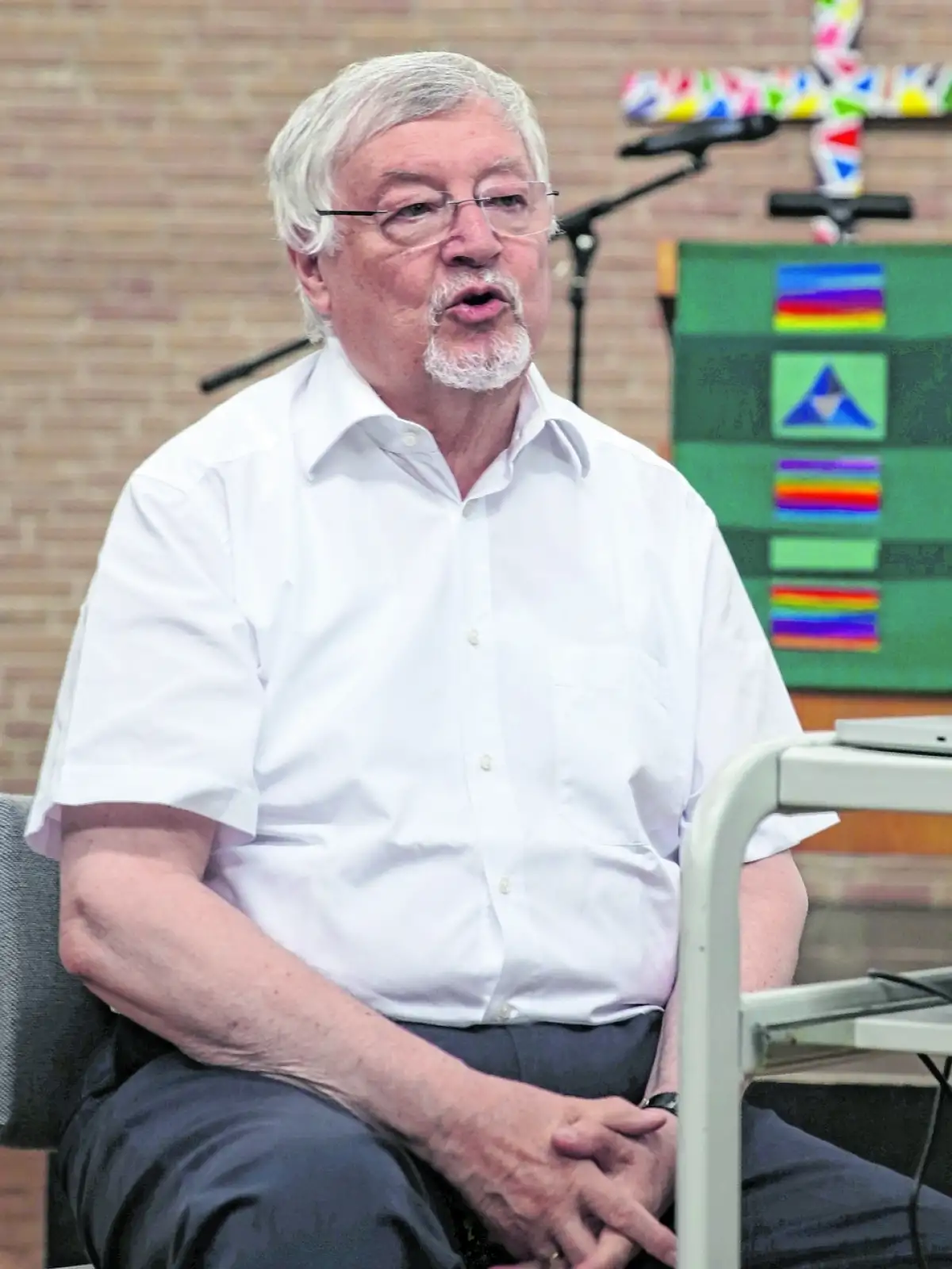 Das Kreuz unter der Hand