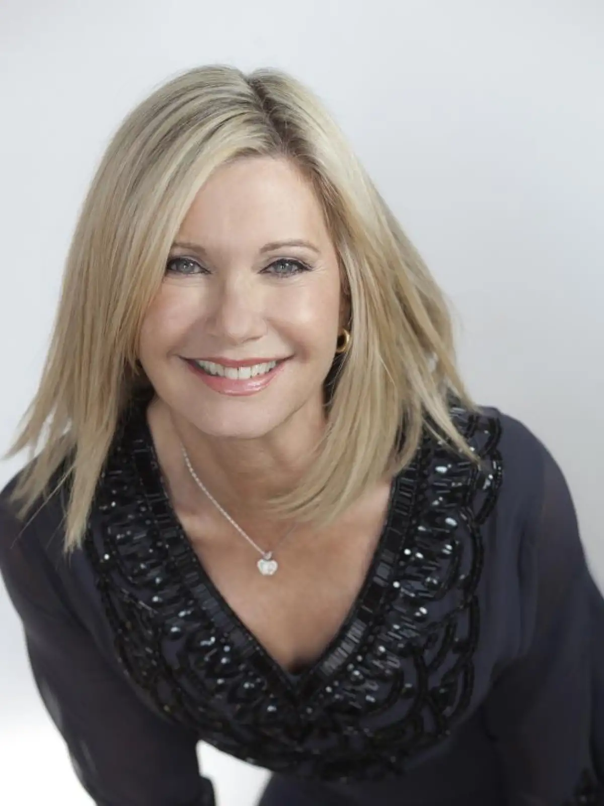 Olivia Newton-John haut in "Die Trauzeugen" (Start: 14.06.) richtig auf ...