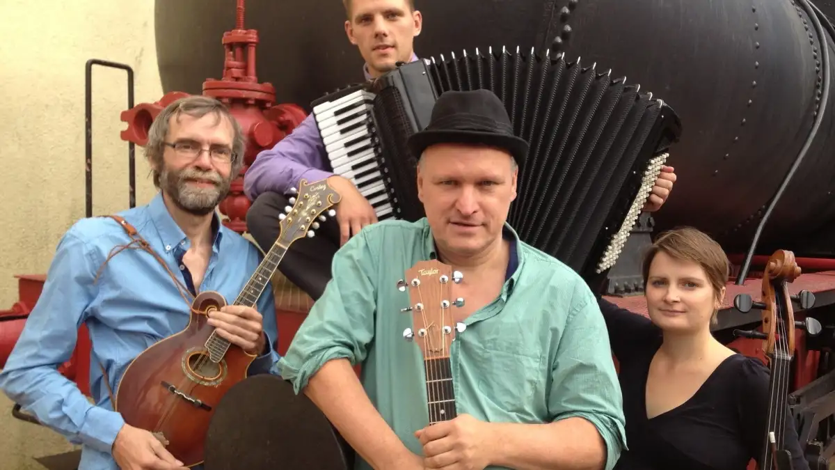 Dachbodenlieder und Straßenmusik