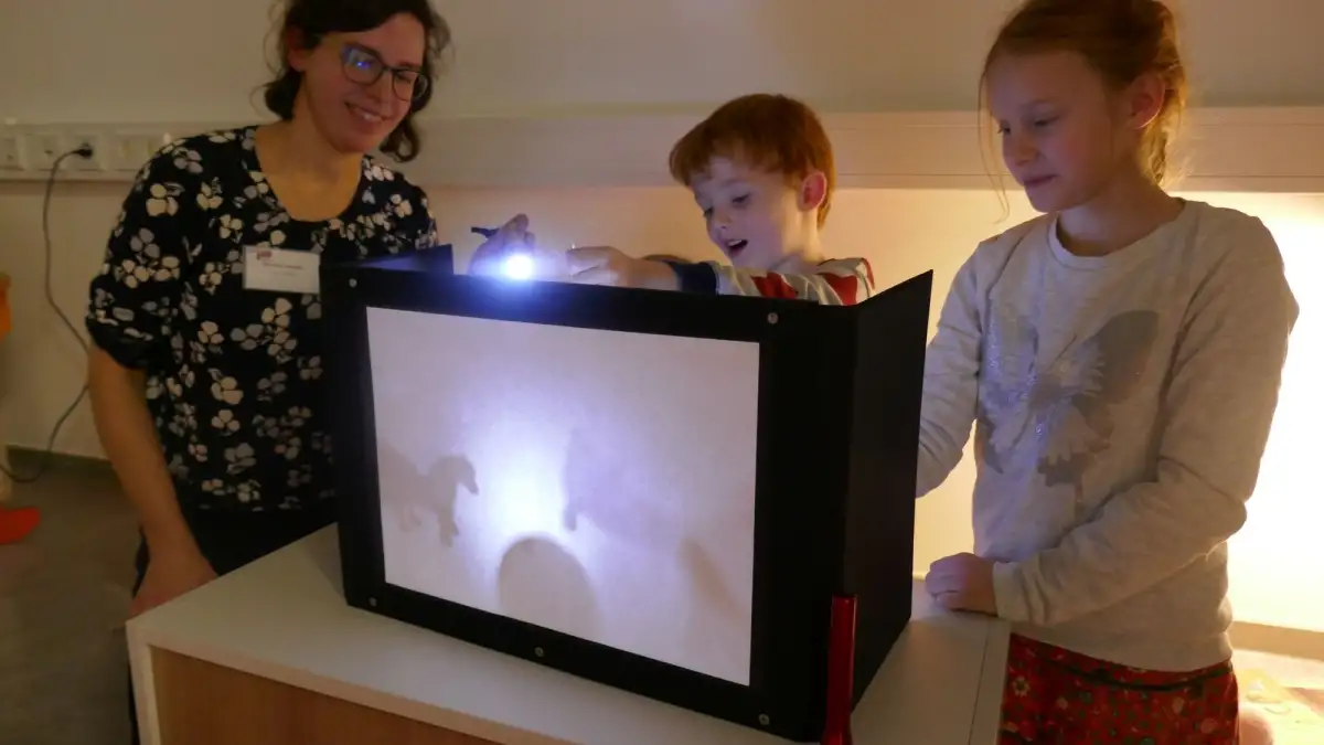 Experimente mit Licht und Schatten