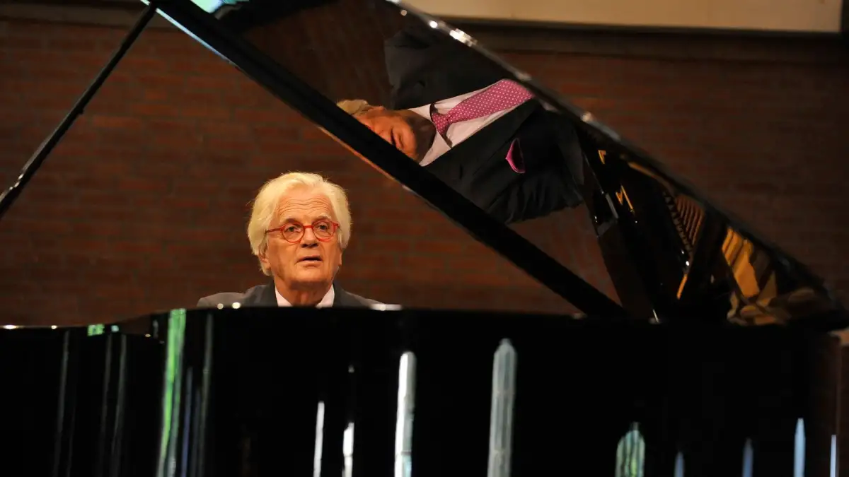 Justus Frantz im Gespräch: Warum der Musiker in Russland dirigiert Justus Frantz im Gespräch: Warum der Musiker in Russland dirigiert