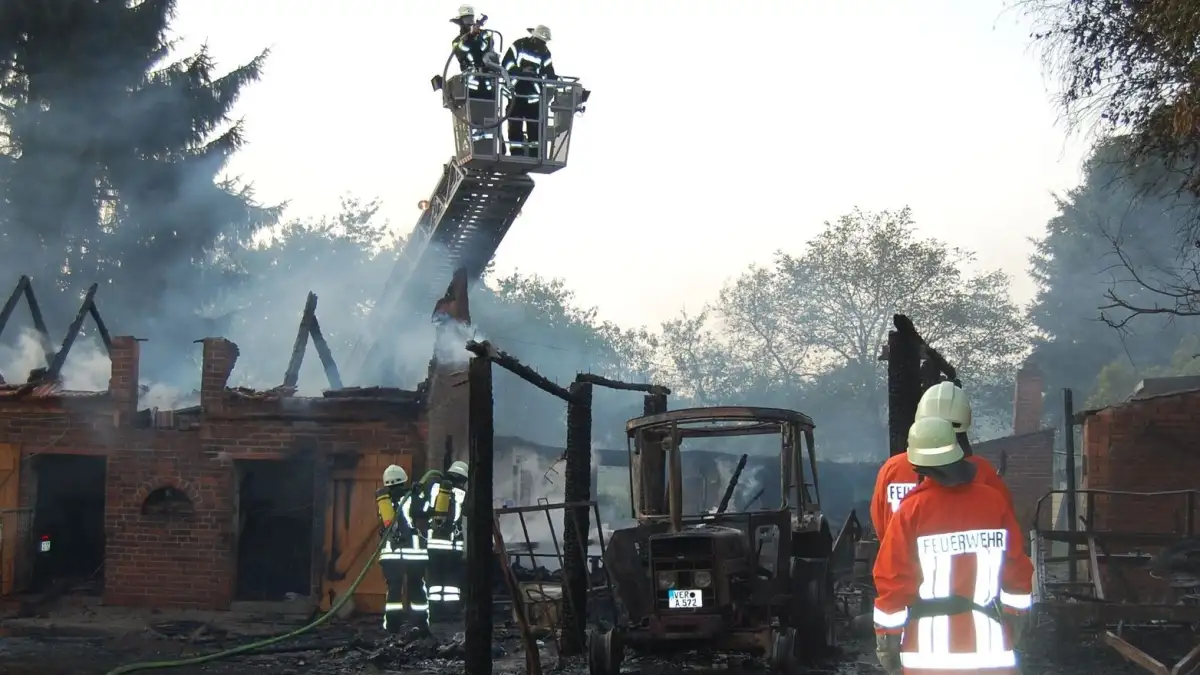 Großaufgebot bei Brand an Fährhaus
