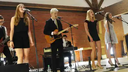 ABSOLVENTEN 2015: DIE GYMNASIEN UND BERUFSBILDENDEN SCHULEN FEIERN IHRE ...