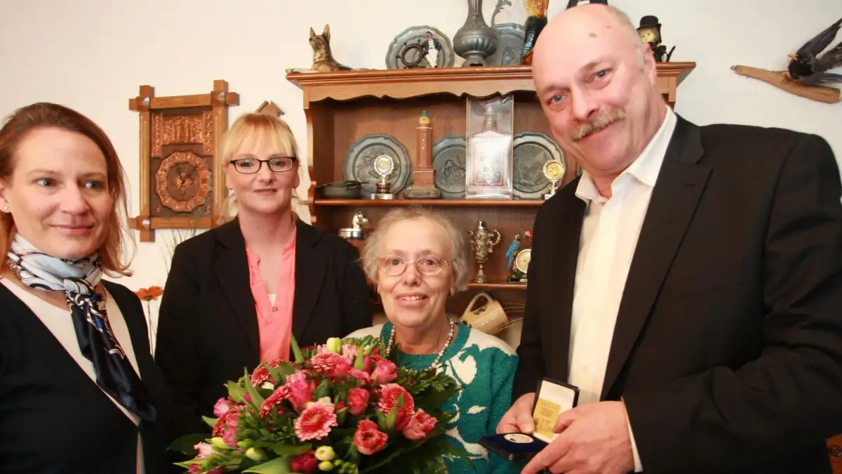 50 Jahre Zeitungszustellerin