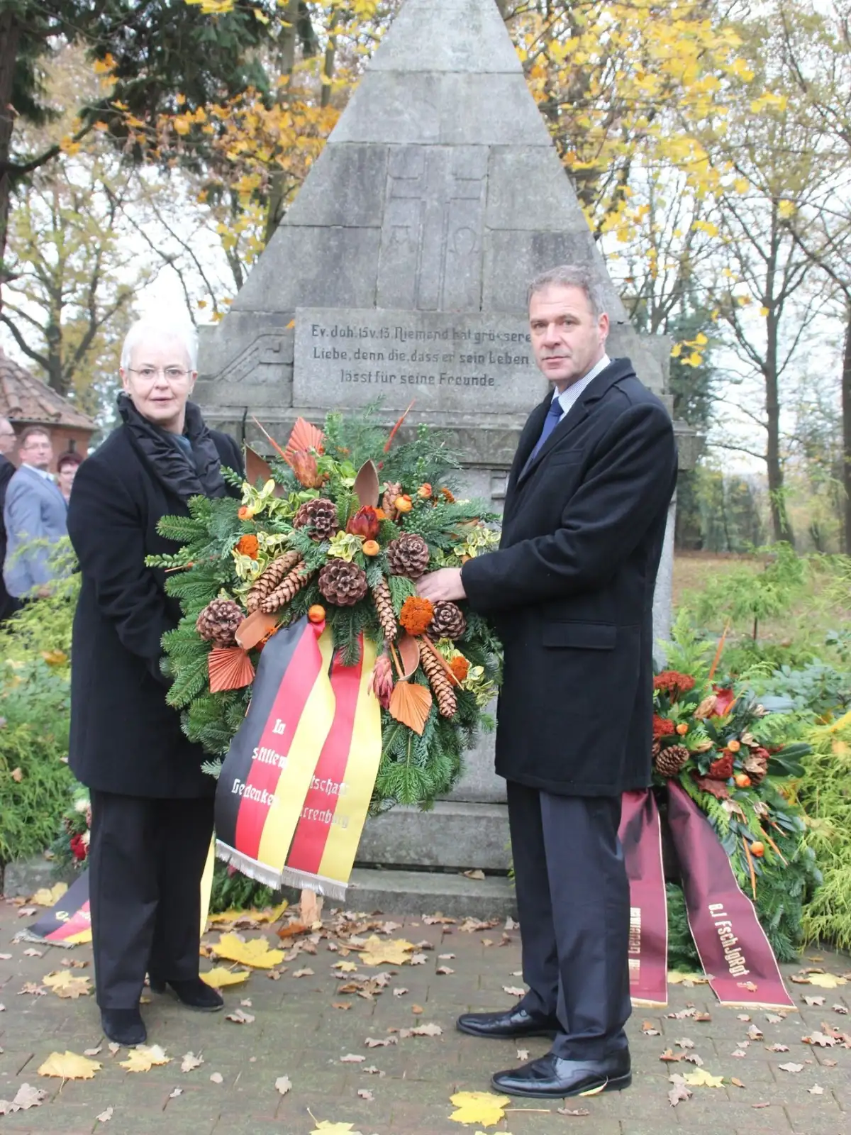 Der Toten gedacht und an die Kriegsflüchtlinge erinnert