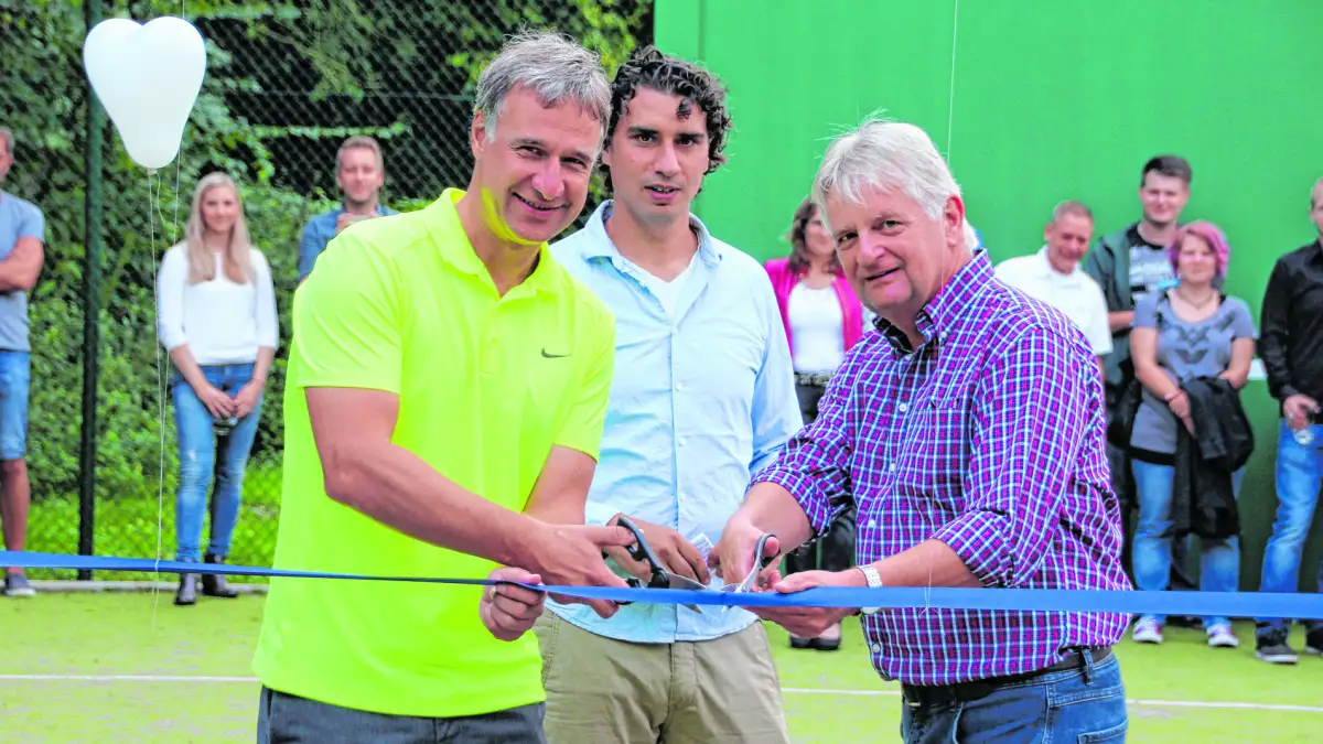 Einweihung des Midcourt-Tennisplatzes