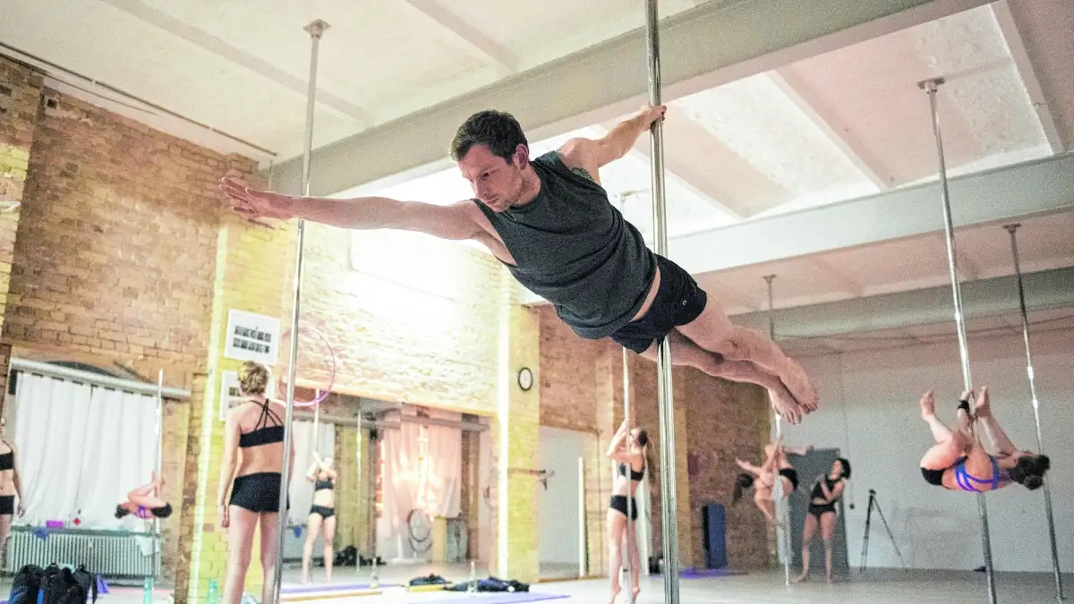 Muskeltraining an der Stange