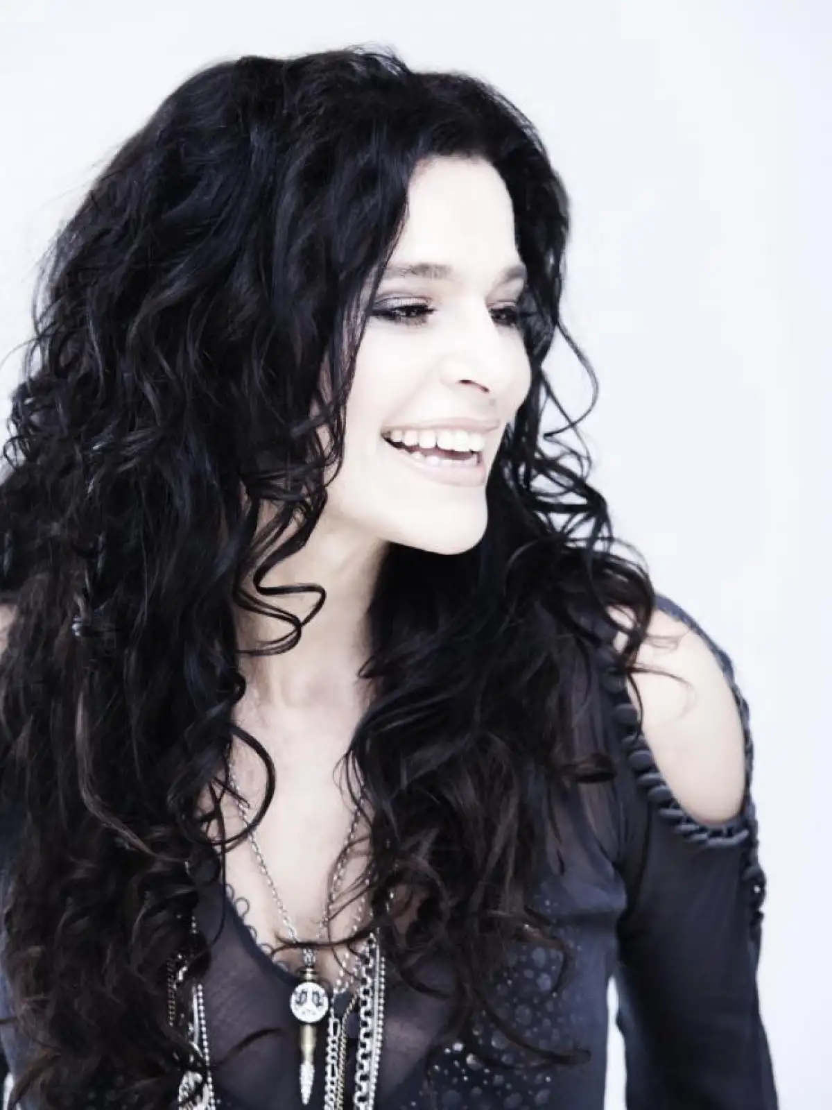 Nach zwölf Jahren veröffentlicht Julia Neigel ihr neues Studioalbum ...