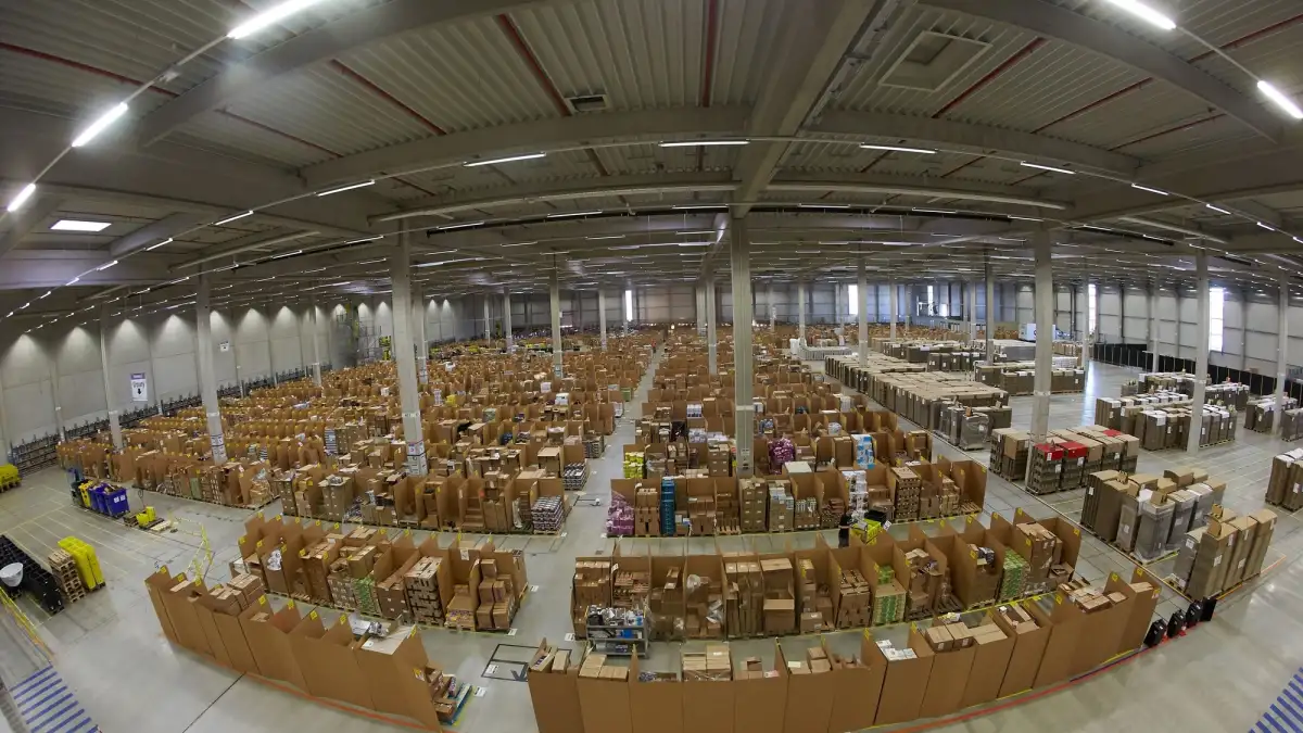 Amazon plant Logistikzentrum in Achim