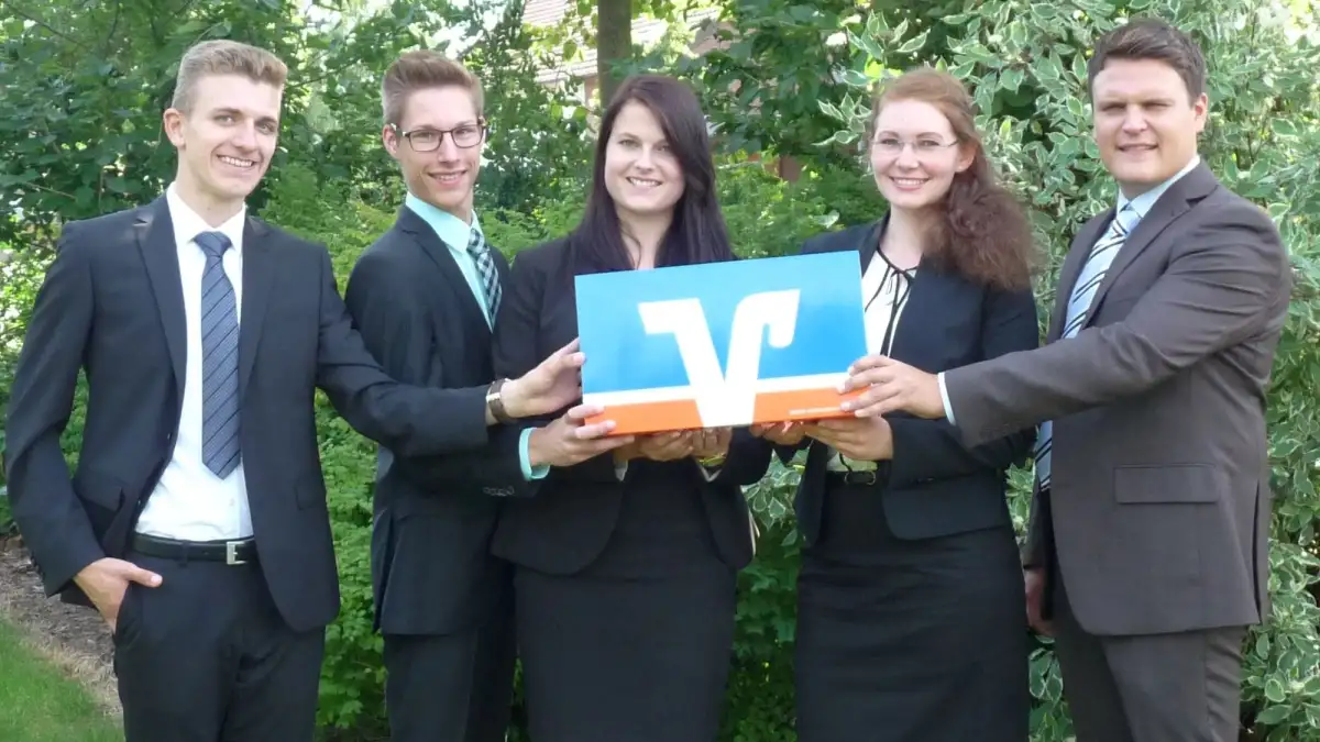 Start ins Berufsleben: Volksbank Aller-Weser begrüßt fünf Nachwuchs-Banker