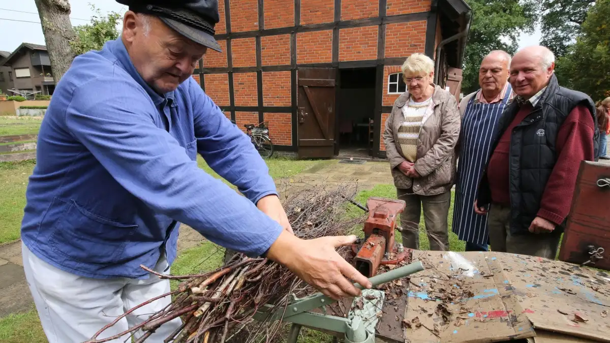 Verregneter Start für’s Back- und Dreschfest in Oyten