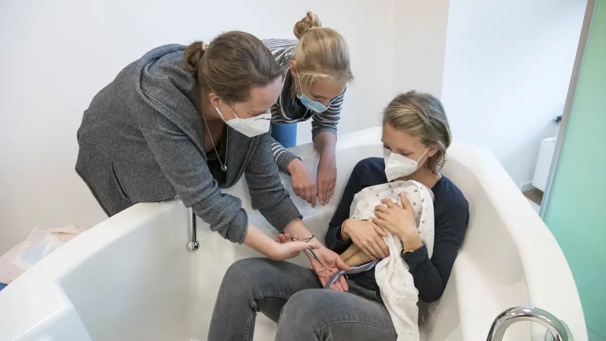 EU-Recht nicht umgesetzt: Hebammen in der Zwickmühle