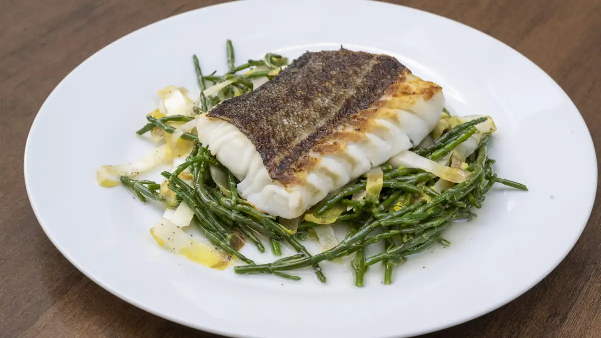 Leichtes, schnelles Gericht mit Winterkabeljau und Queller