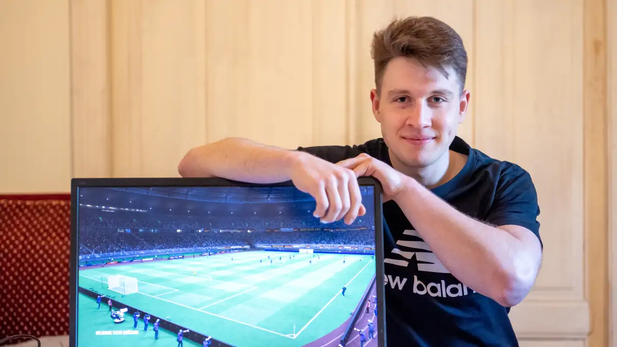 Felix Wolf ist ein Künstler an der Konsole