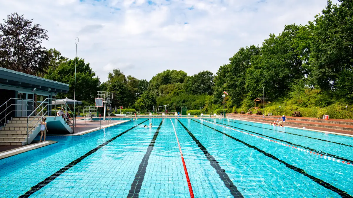 Schwimm-Bezirksmeisterschaften: Starke Leistungen der TVH-Aktiven