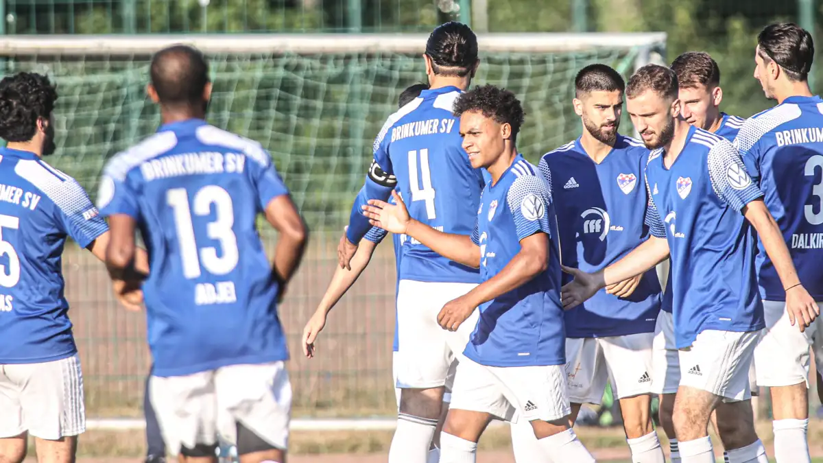 Fußball: Blitzeröffnung durch Mohammed Tekin