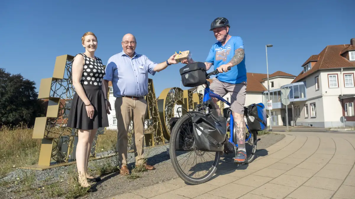 "Radeln für den guten Zweck": Oliver Trelenberg macht Station in Achim