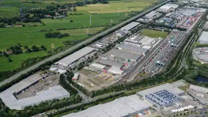 Roland Umschlag im Bremer GVZ: Neue Kräne zum 50. Geburtstag