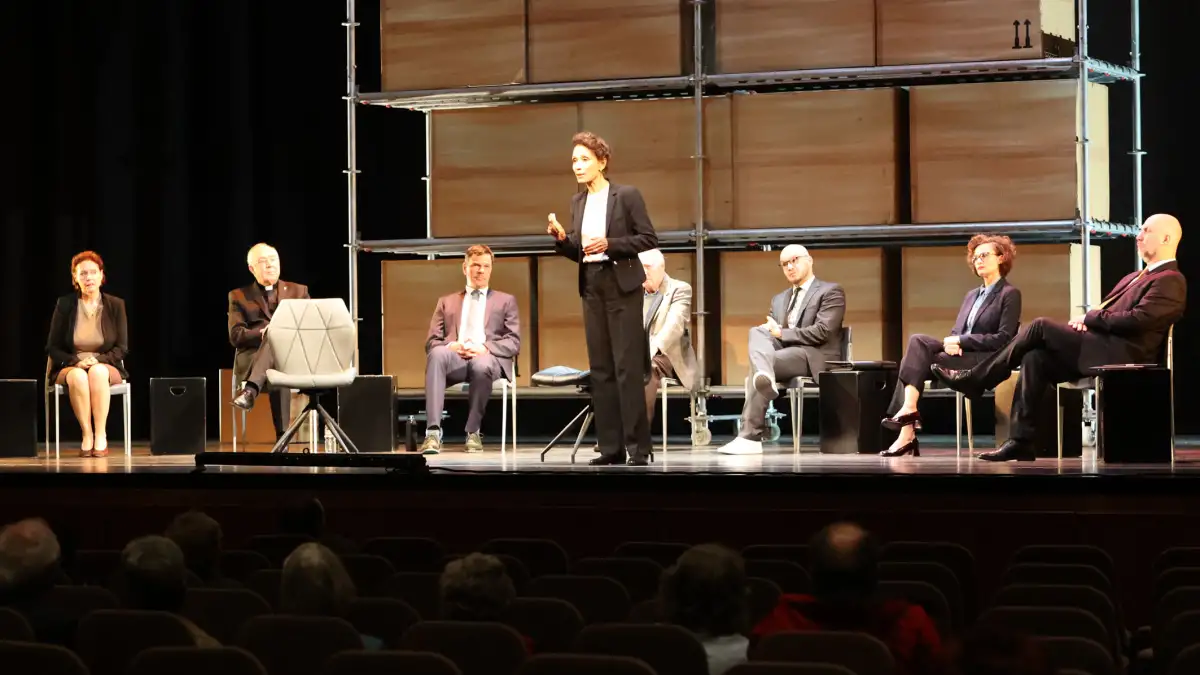 Syker Theater zeigt "Gott" von Ferdinand von Schirach