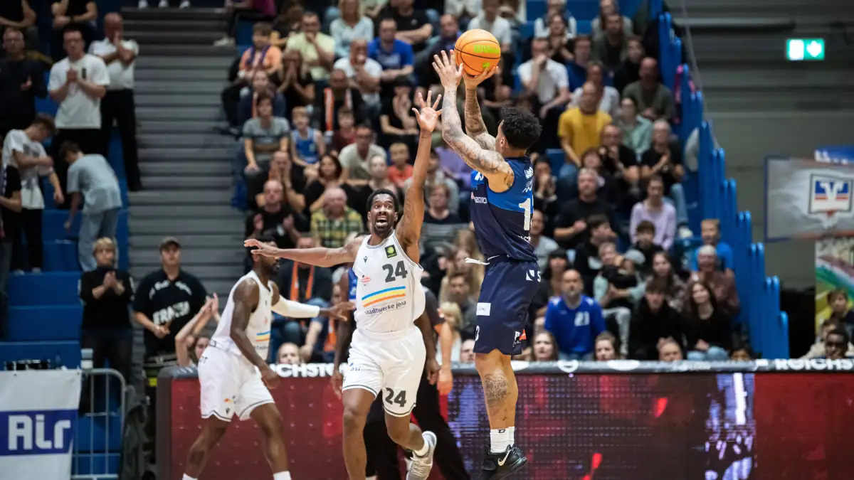 Basketball: Eisbären Bremerhaven feiern überraschenden SIeg in Jena