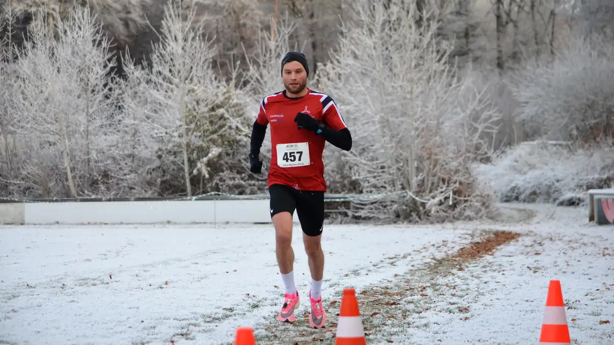 Halbmarathon: Simon Müller triumphiert beim Country-Crosslauf