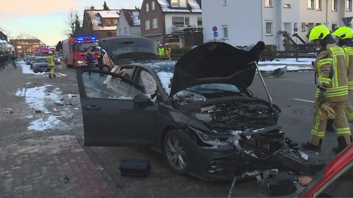 Unfall in Delmenhorst: Drei Verletzte, 45.000 Euro Schaden