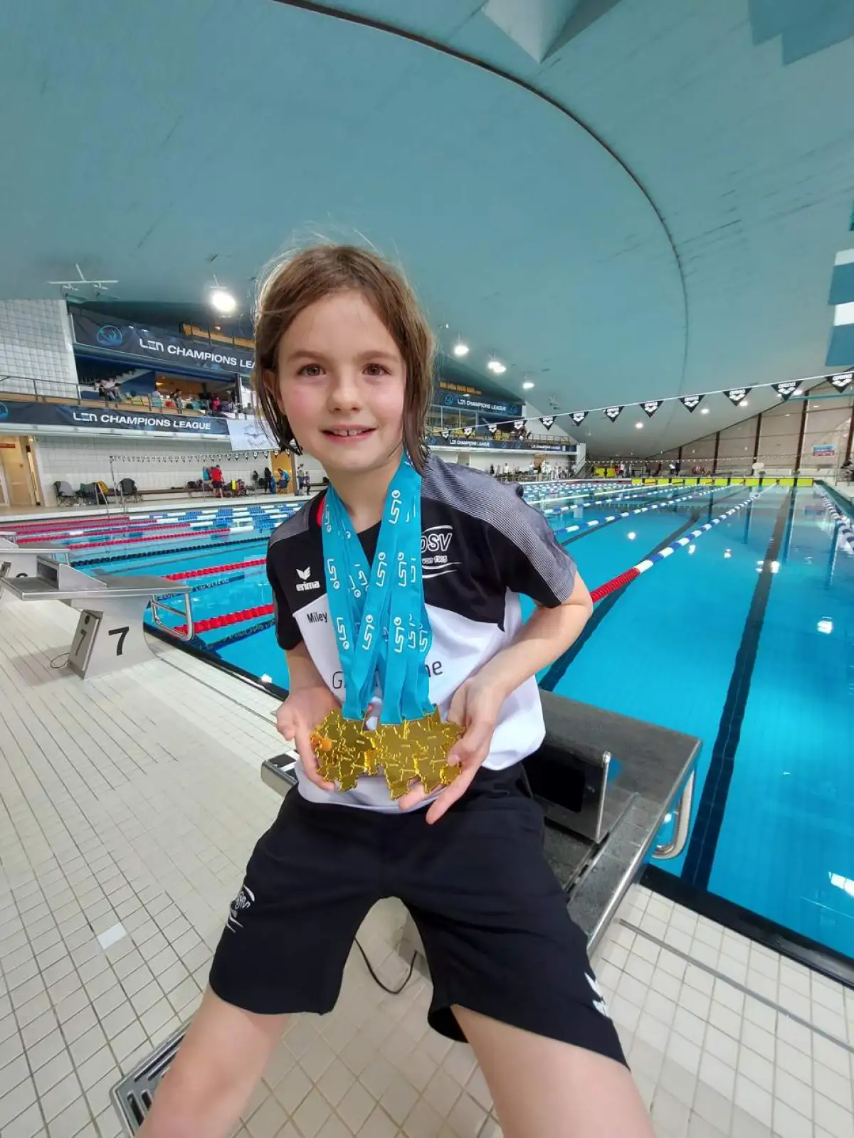 Schwimmen: Miley Redelfs vom Delmenhorster SV holt sechsmal Gold