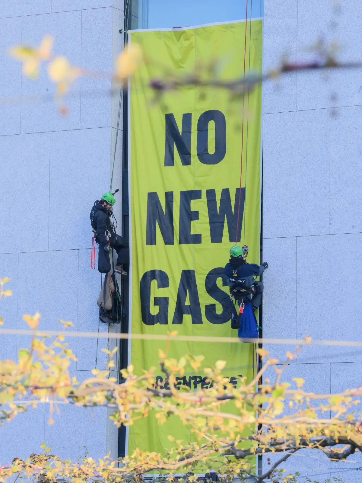 Niedersächsischer Landtag: Kletterprotest gegen Borkum-Projekt