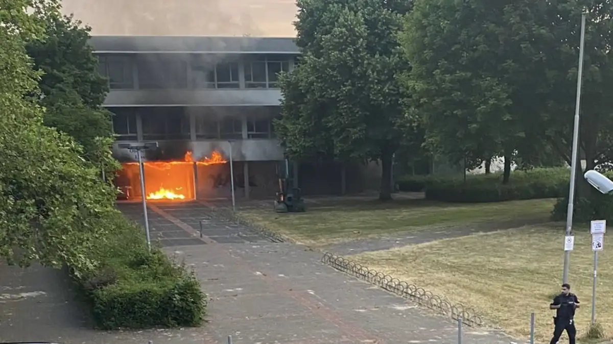 Oberschule Lesum: Feuer am Schulgebäude Heisterbusch