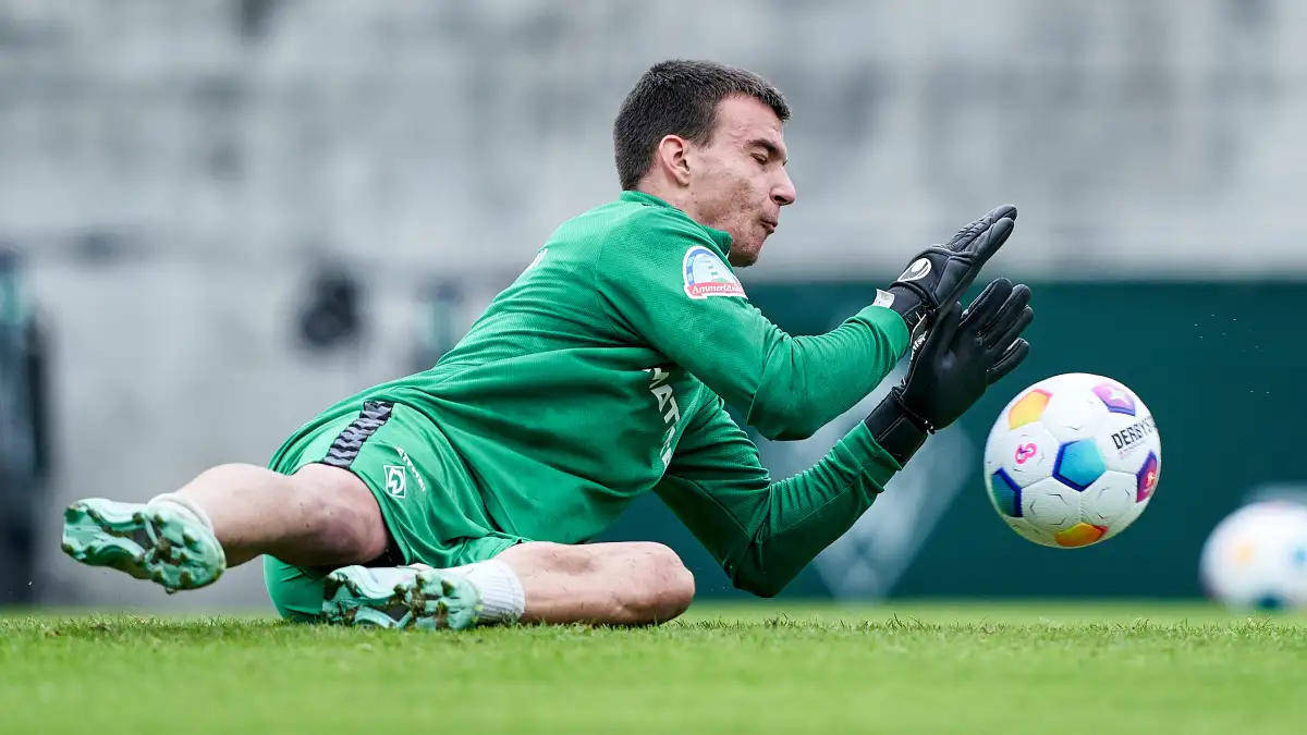 Nachwuchskeeper Angelidis "saugt" bei Werder-Profis alles auf