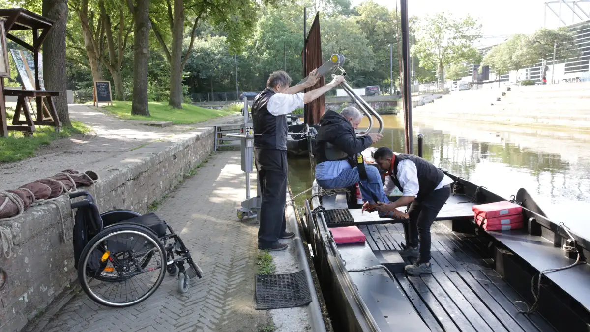 In Bremen-Findorff geht's mit dem Lifter an Bord