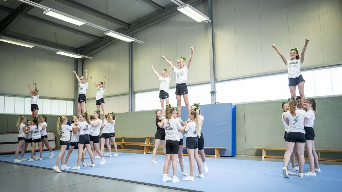 Reiz des Cheerleadings: Cheer Unit Weyhe nimmt an Wettbewerben teil