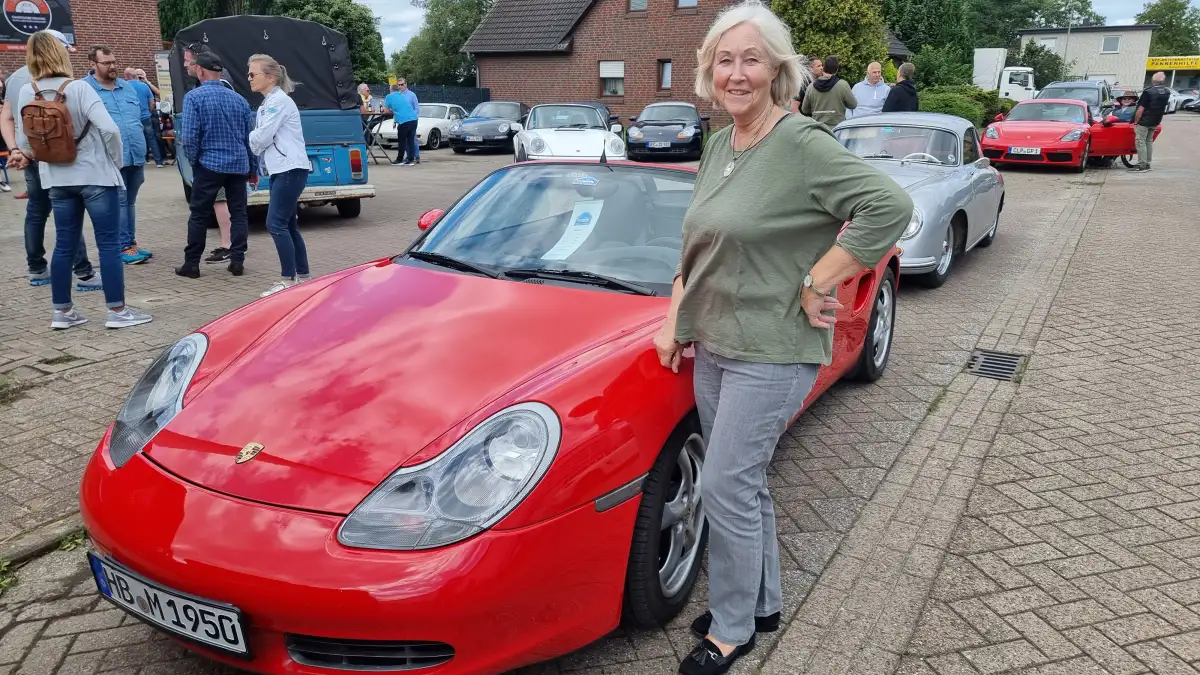 Berne: Porsche-Freunde besuchen Werkstatt von Jan Adams