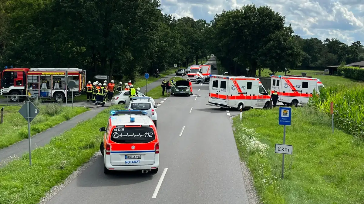 Drei Autos beteiligt: Fünf Verletzte bei Unfall in Hepstedt