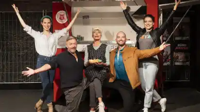 "Pommes grün/weiß" im Packhaus: Ein Musical an der Frittenbude