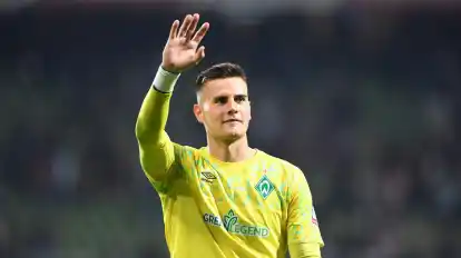 Werder Bremen: Michael Zetterer steht im Tor gegen Borussia Dortmund