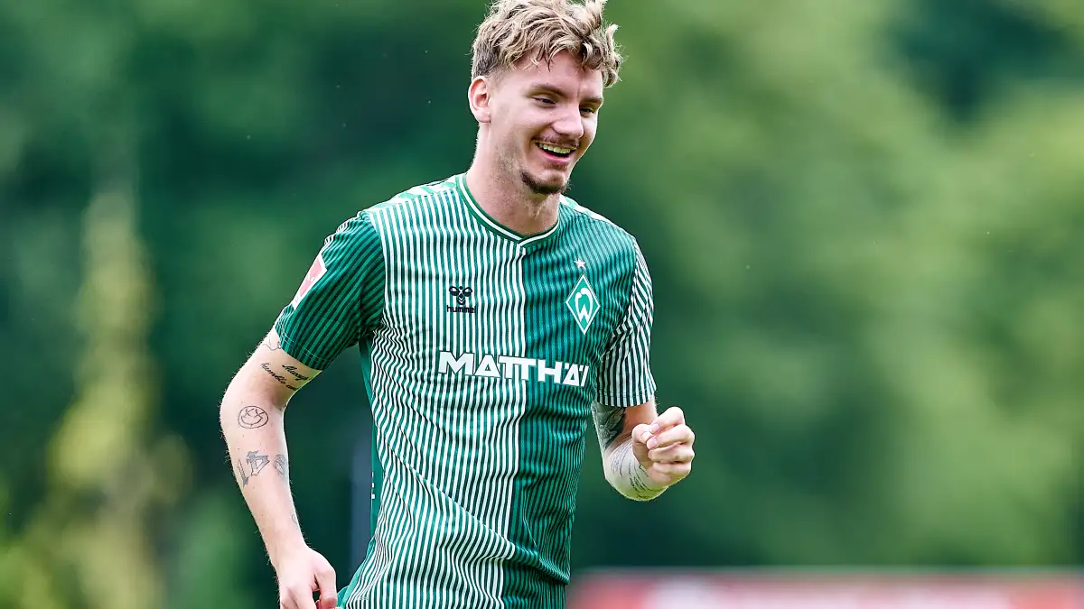 Nick Woltemade könnte für Werder Bremen länger auf dem Feld stehen