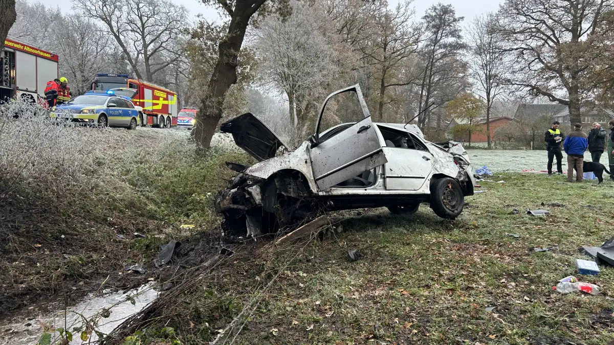 Hude: Autofahrer stirbt nach schwerem Unfall