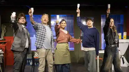 Bremer Packhaus-Theater: "Café Harmonie" wird mit viel Musk gerettet