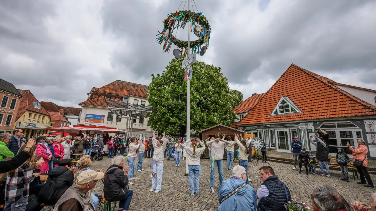 Achim feiert: Stadtrechte, Gemeinschaft und Maibaumfest