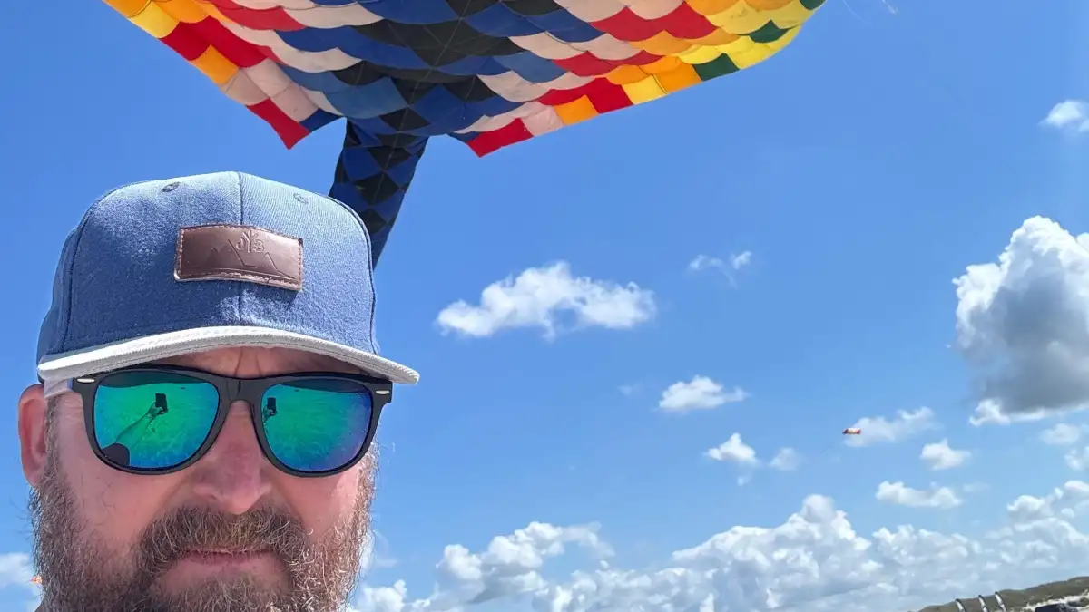 Drachenfest Lemwerder: Robert Kirsch moderiert mit Witz und Wissen